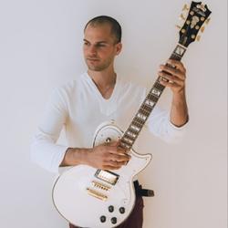 Yoav Eshed - בית העמודים (רמב"ם 14, תל אביב יפו) - הופעת מוזיקה | איזי